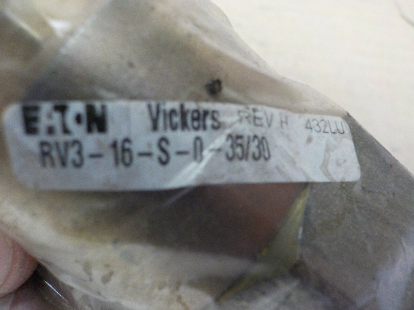 Komatsu VALVE - VE4036, As Shown, Replaced Buy VE2509 | eBay