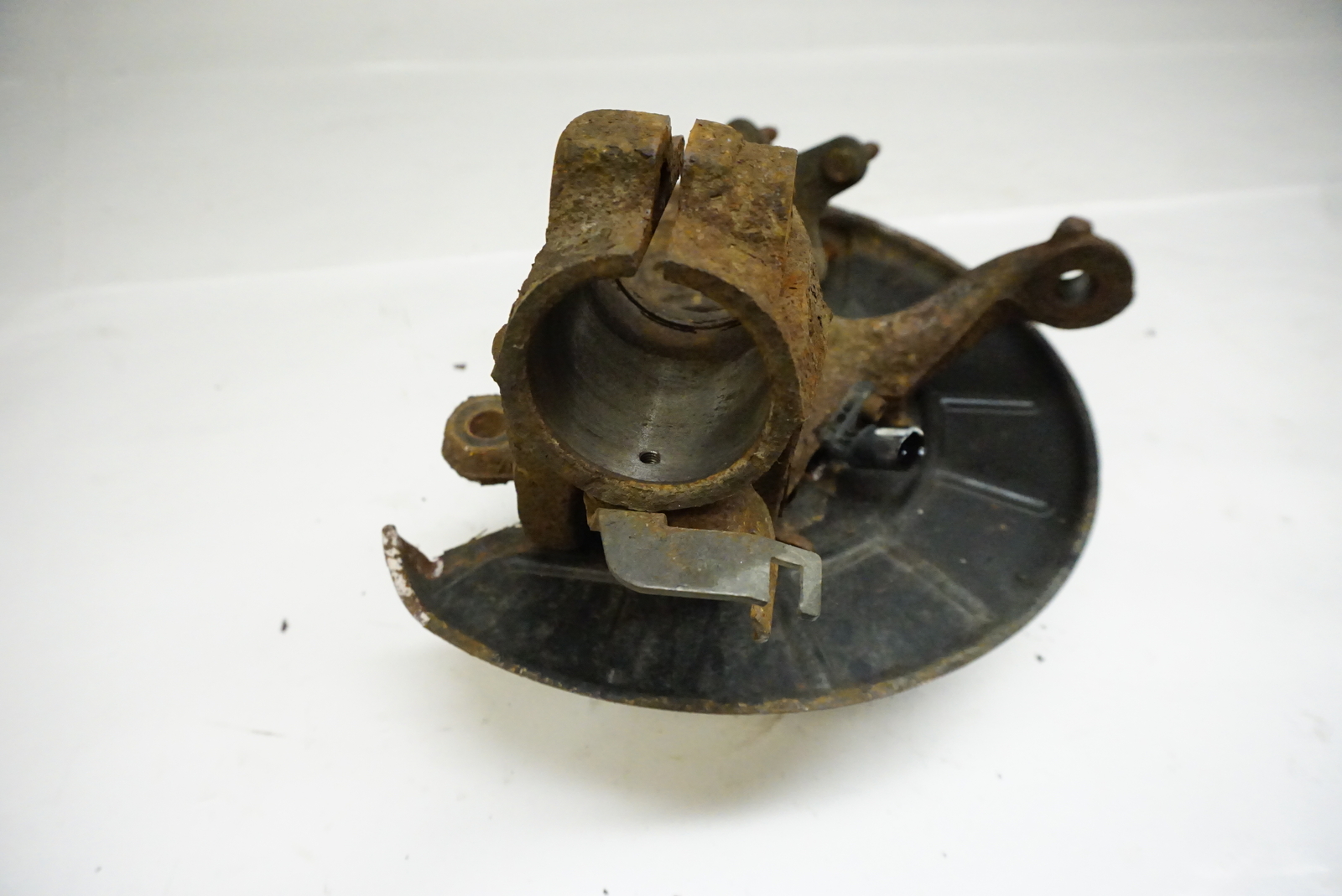 2012-2021 Volkswagen Passat Driver Steering Knuckle Spindle Left Front ...
