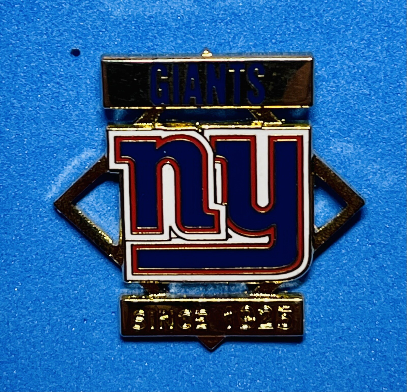 New York Giants Triangle Pin NFL Licensed National Football League USA ...