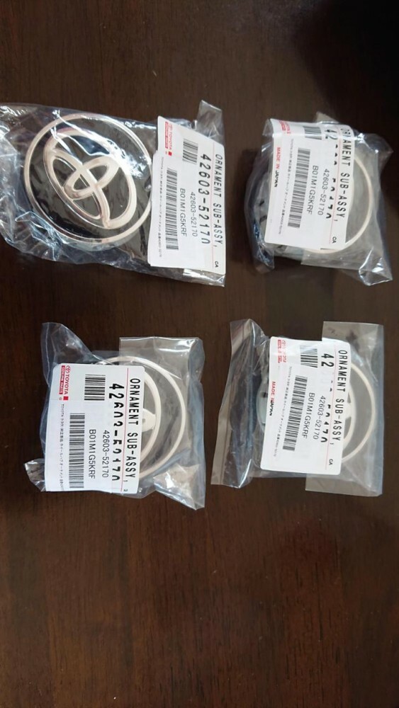 TOYOTA GENUINE OEM Center Wheel Caps 4Hub Caps 42603-52170 4SET YARIS ...