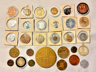 TOKEN & COMMEMORATIVE COLLECTORS! Lot of 30 Variety Themed Coins ...