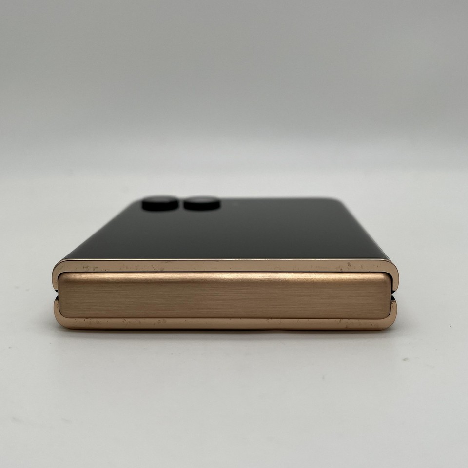 Motorola Razr Ultra (2025) Brown 512GB Unlocked - Very Good Condition ...