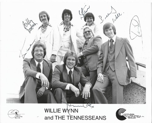 "WILLIE WYNN AND THE TENNESSEANS"..........AUTOGRAPHED 8 X 10 B & W ...