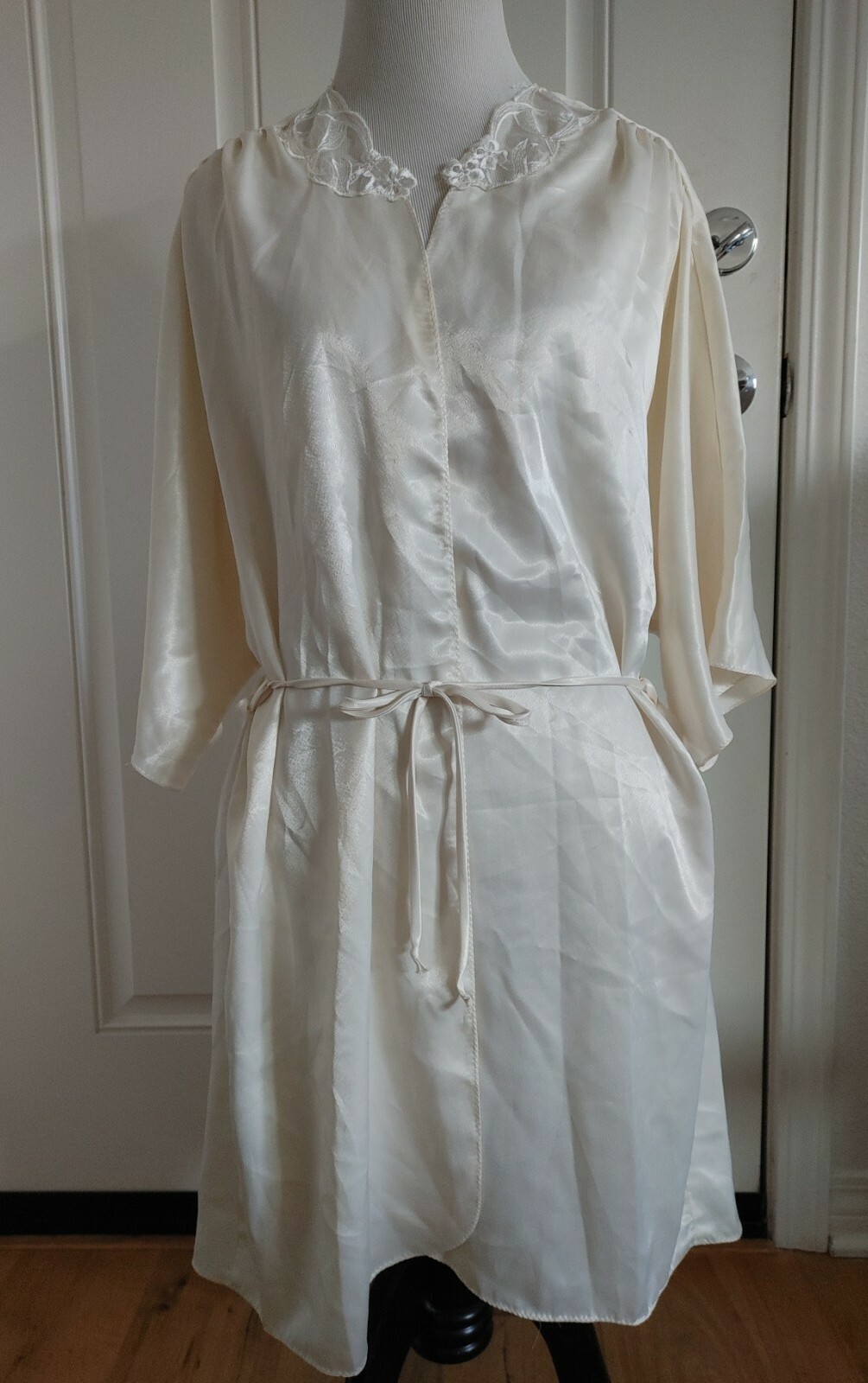 Vintage California Dynasty Ivory Robe Size M Read Des… - Gem