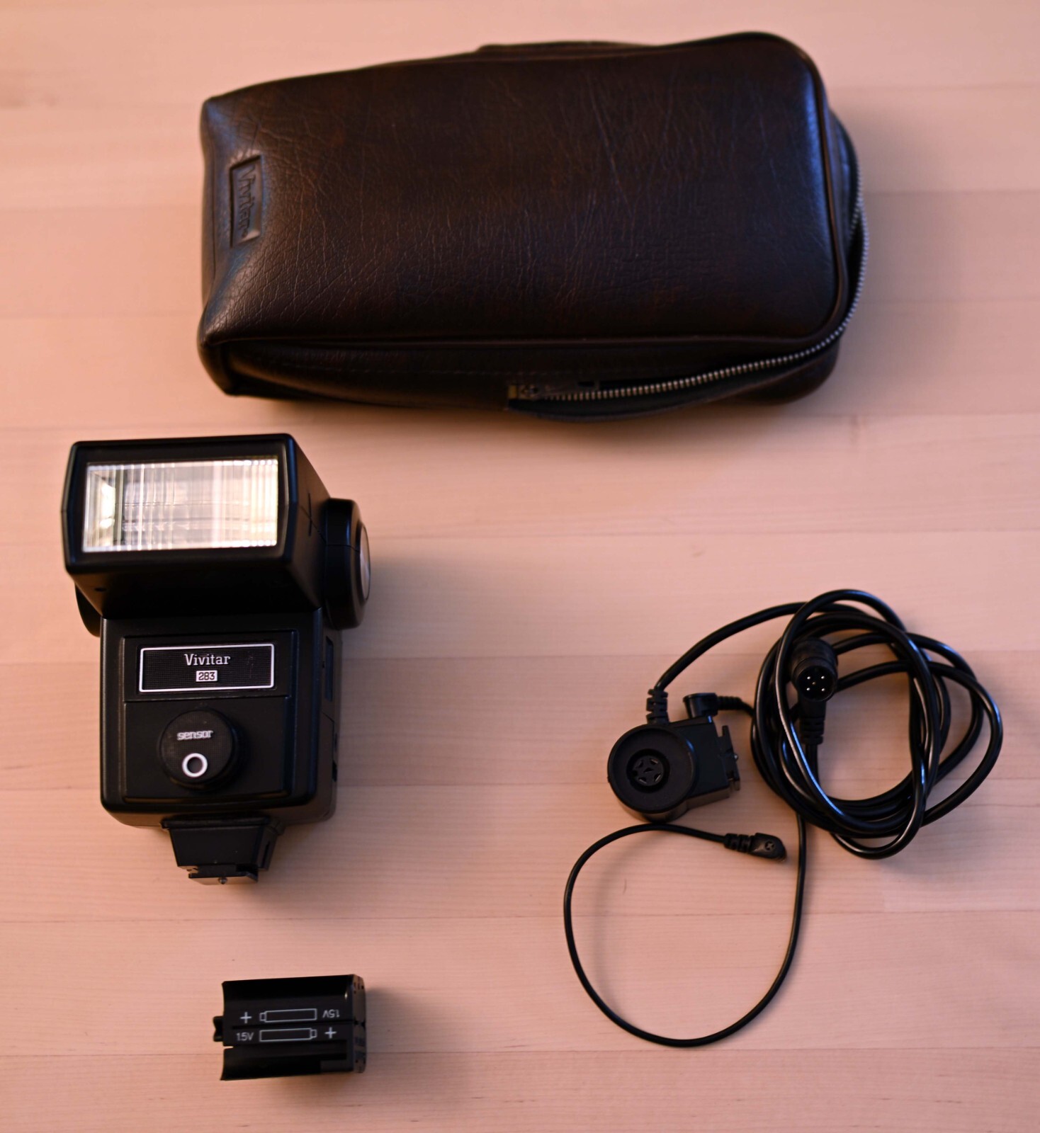 Vivitar 283 electronic flash with case, cables, off-camera sensor Works ...