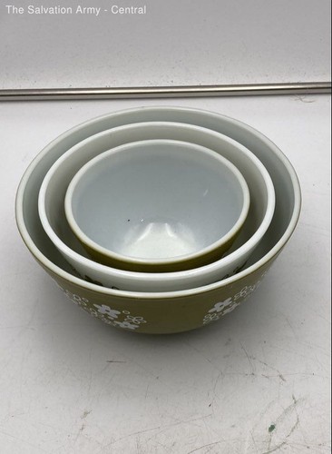 Pyrex White Olive Green Spring Blossom Crazy Daisy Mixing Bowls Set Of ...