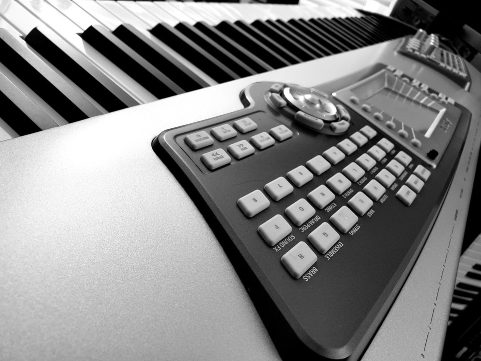 ALESIS FUSION 8HD WORKSTATION KEYBOARD SYNTHESIZER FULLY SERVICED AND ...