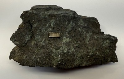 Cumberlandite Specimen 934g Rhode Island Tenuous Volcanic Crystals Rock ...