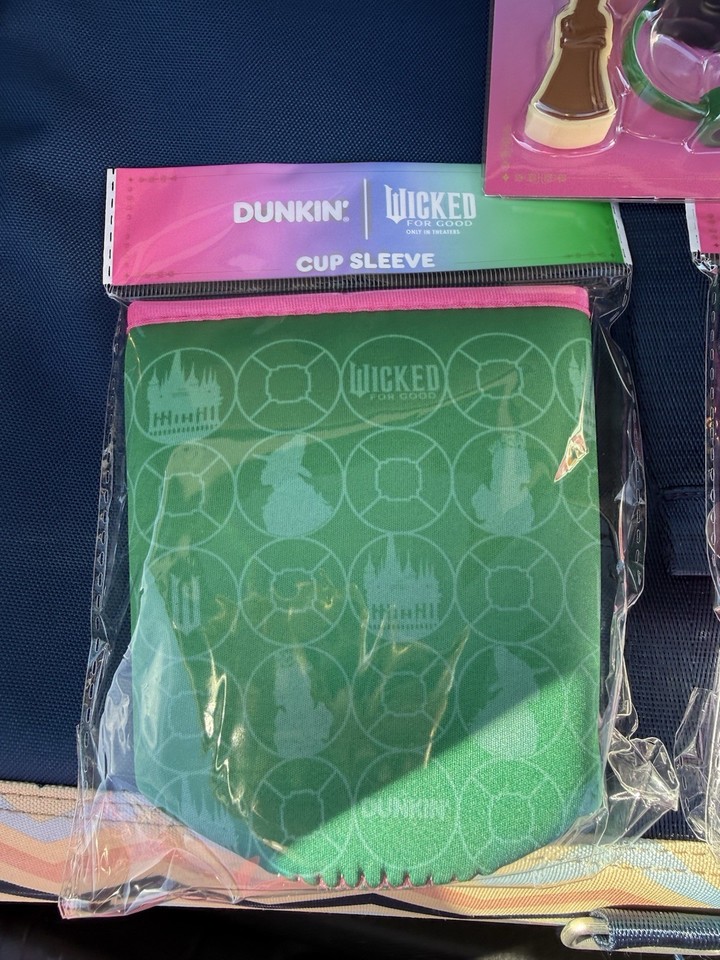 Wicked X Dunkin Collab Straw Topper Set With 1 Green And 1 Pink Cup ...
