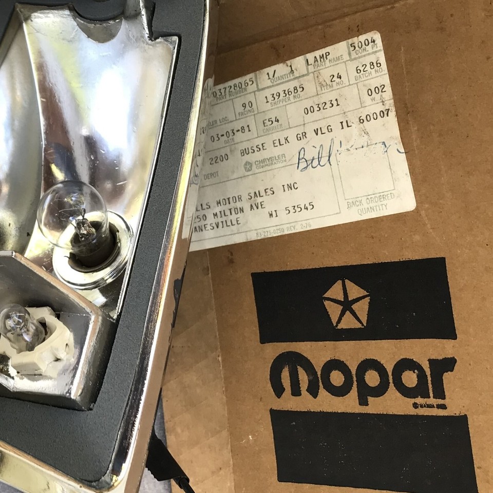 NOS 1974 Chrysler Lamp Park &Turn Signal Bezel 3728065 New Yorker ...