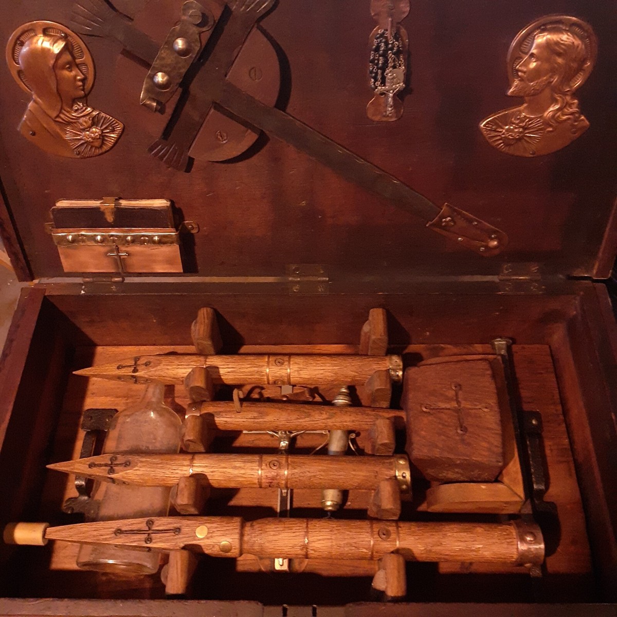 Antique Vampire Hunter Kit