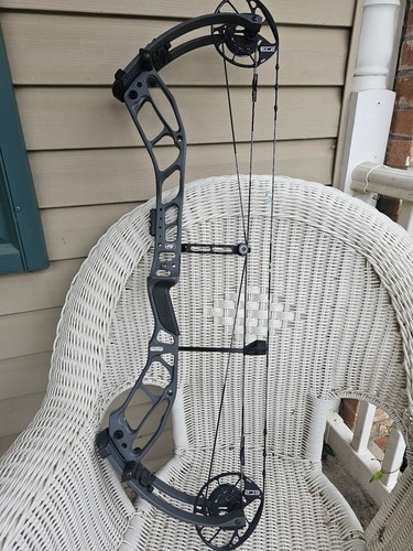 PSE Evolve 33 DS Compound Bow...26" to 31"" DL....60#....archery | eBay