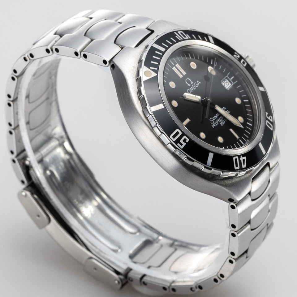Omega Seamaster 200m Pre-Bond Men Quartz Black Vintage Watch Date 36 mm ...