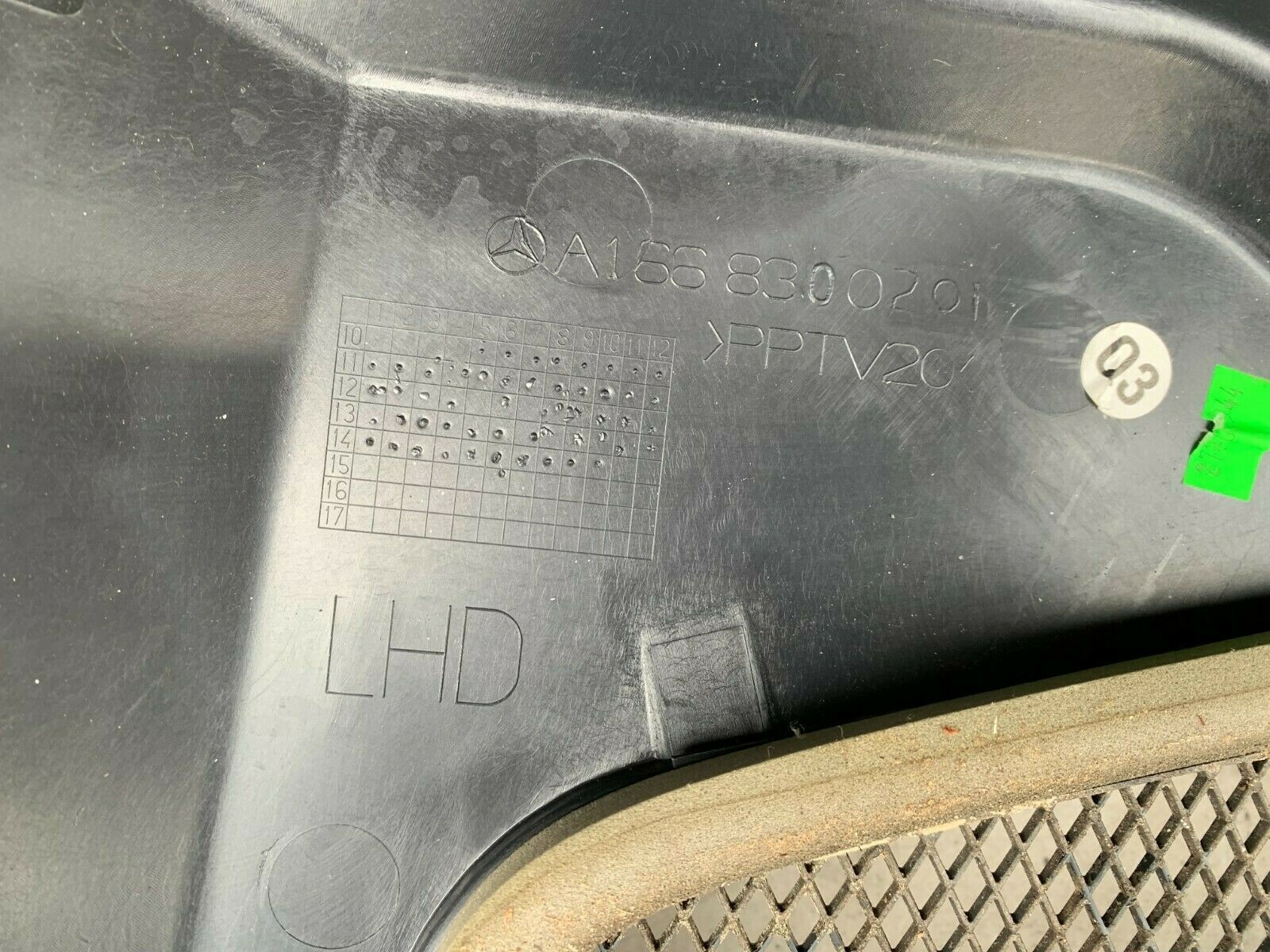 Mercedes-Benz GL X166 LHD 550 4.7l V8 Air Intake Deflector Cover ...