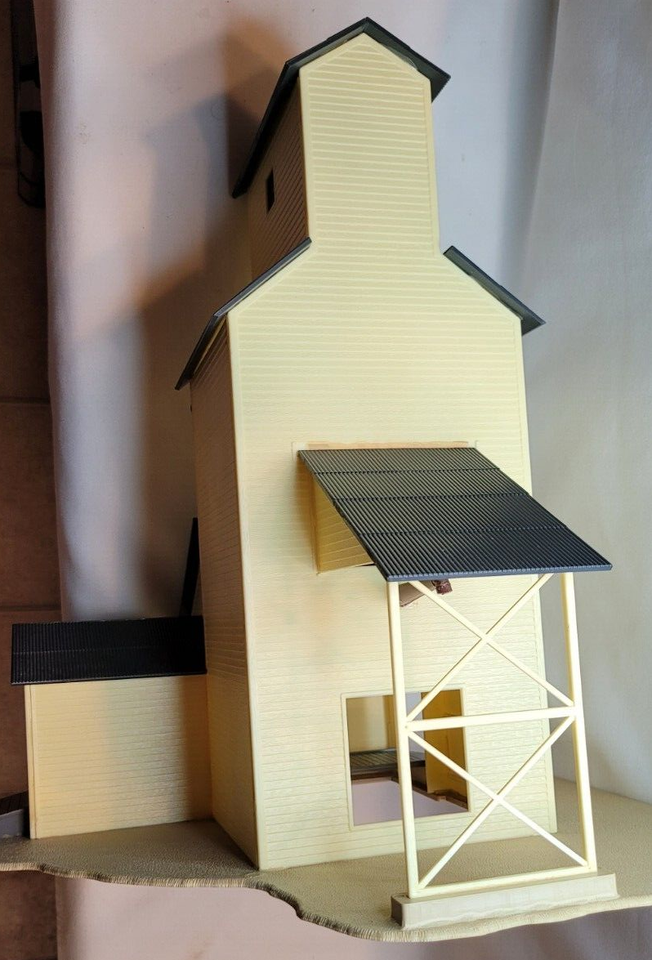 LIONEL O or O27 GAUGE BIG GRAIN ELEVATOR BUILDING assembled | eBay