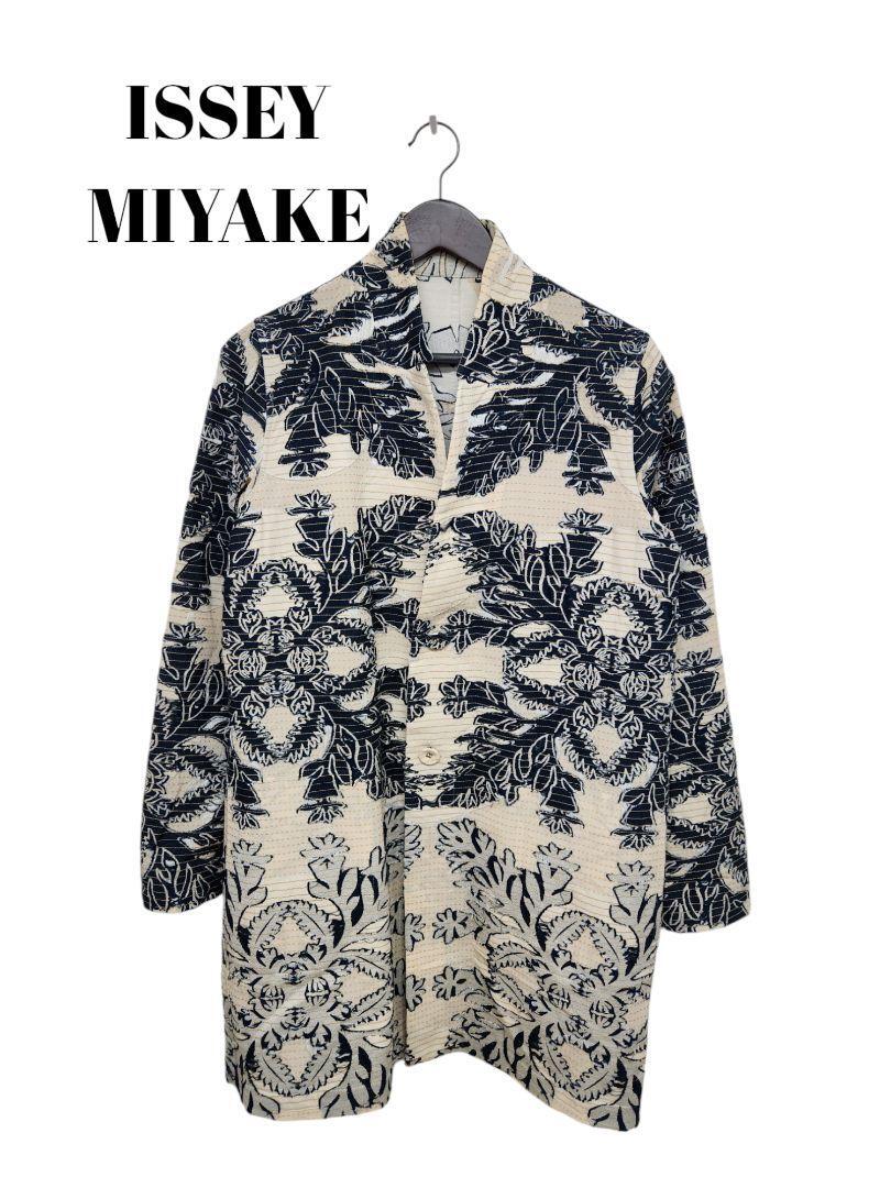 114208 Haat Issey Reversible Jacquard Coat - Gem