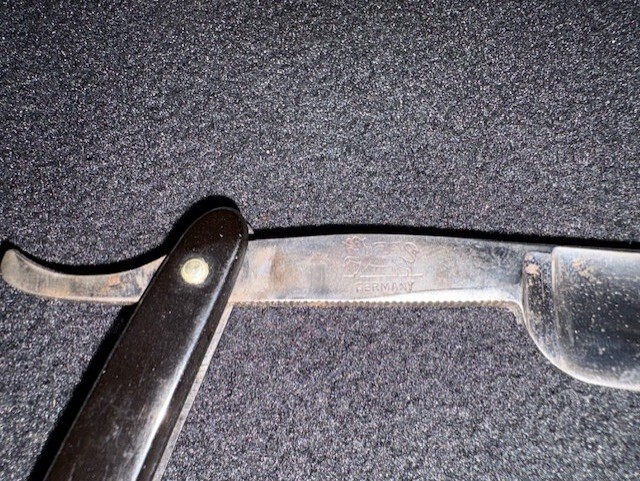 Vintage "GRIFFON" 60 CARBO MAGNETIC Etched Straight RAZOR Plastic Shank ...