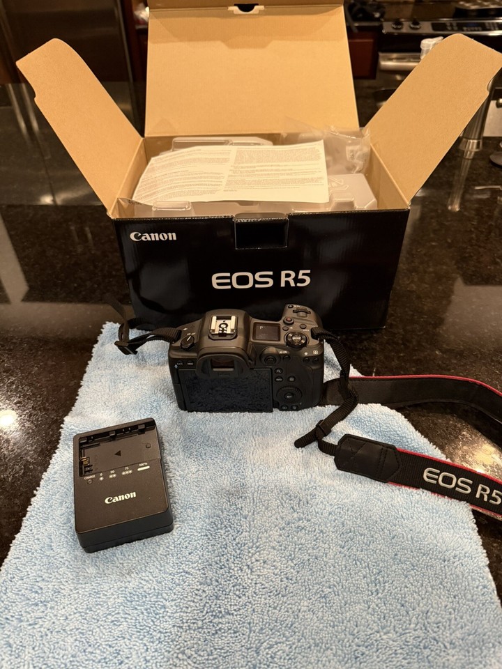 CANON EOS R5 BODY - Very Low Shutter Count 13803327809 | eBay