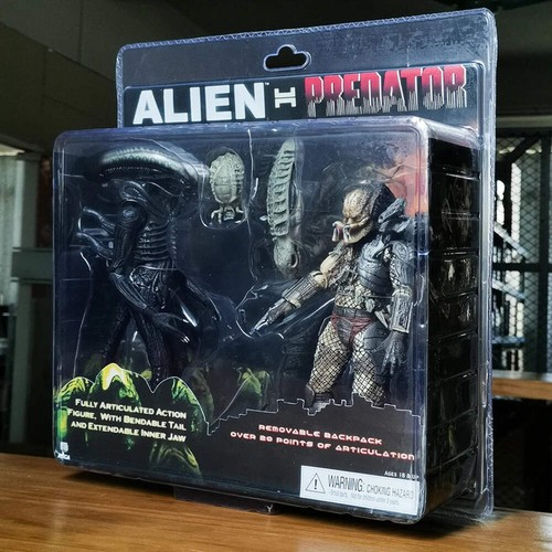 Alien vs Predator 2-Pack NECA PVC Action Figures Exclusive Collectible ...
