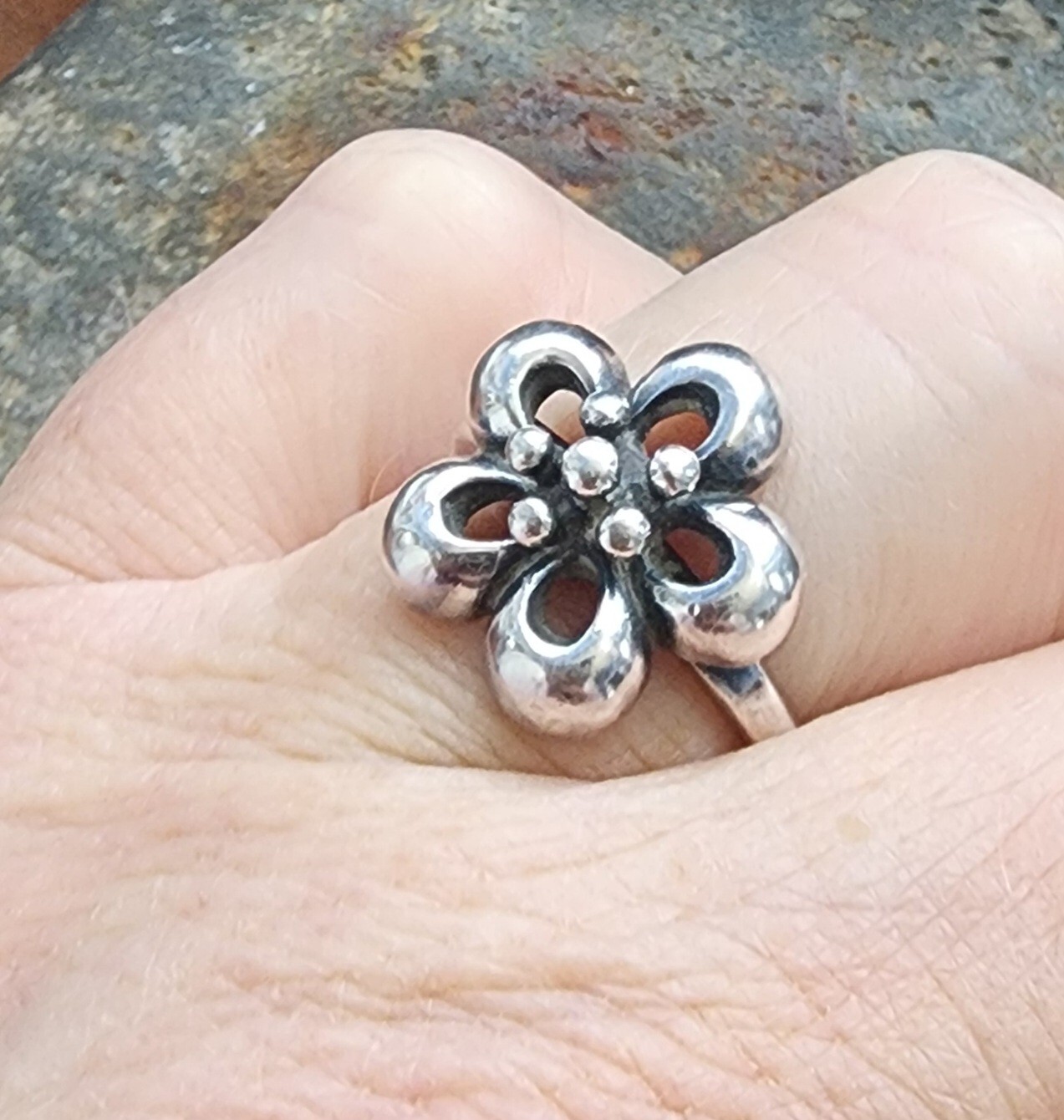 Retired James Avery Flower Ring Size 6.5 - Gem