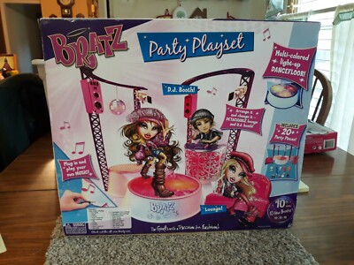 BRATZ PARTY PLAYSET WITH D.J. BOOTH, LOUNGE AND LIGHT -UP DANCE FLOOR ...