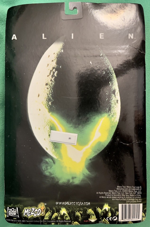 HR Giger Alien Mez-Itz Figures Mezco Toys Alien Movie Figures 20th ...