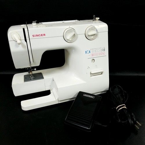 Singer Sewing Machine 1120 With Pedal PLEASE READ | eBay
