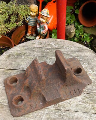 ANTIQUE VINTAGE ORIGINAL CAST IRON RAILWAY TRACK SLEEPER CHAIR LNER ...