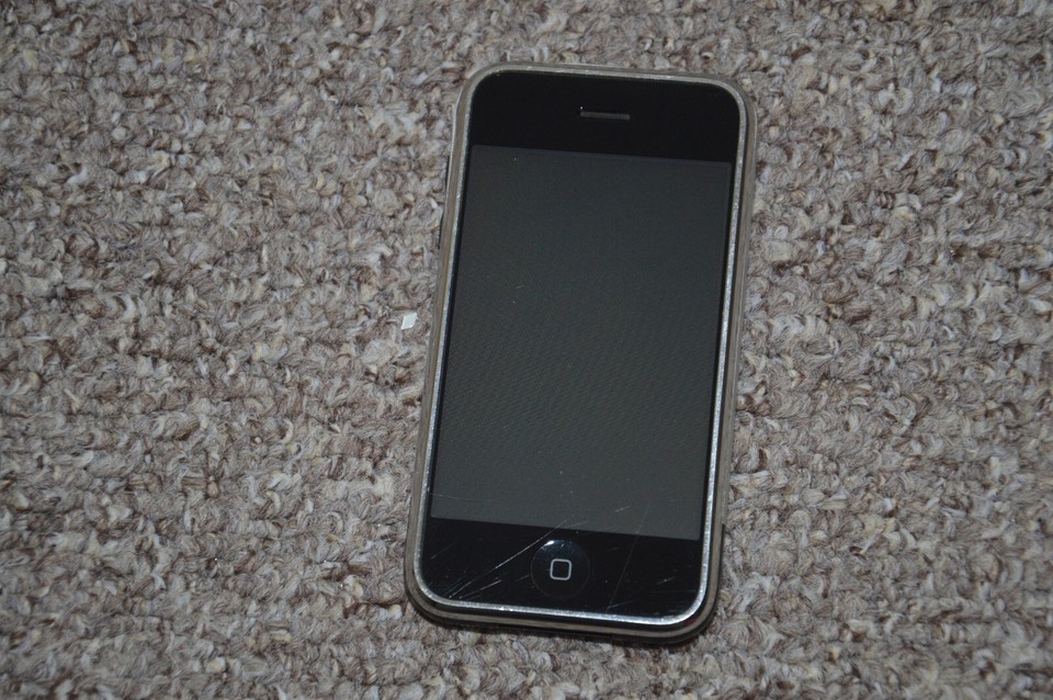 Apple iPhone 2g 1st Generation - 8GB - Black (O2) A1203 (GSM) 1st Gen ...