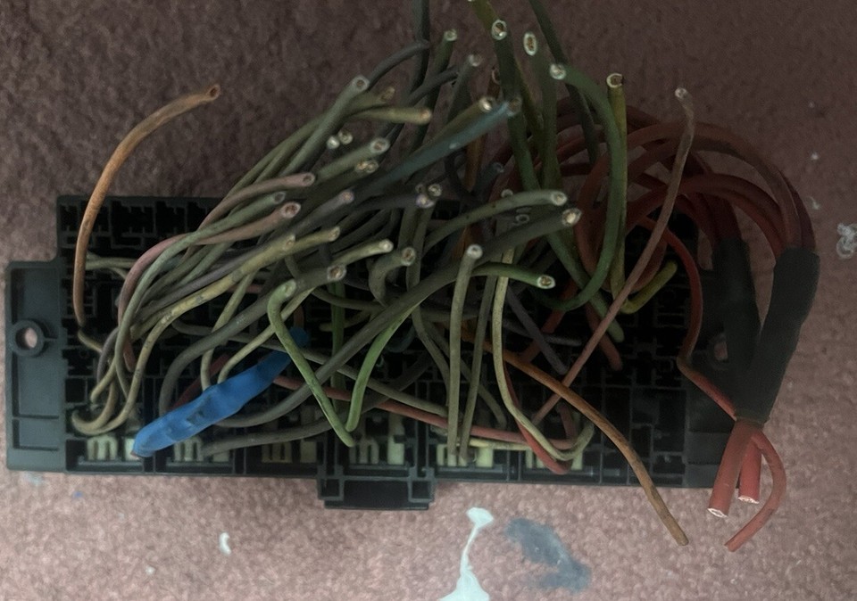 International Navistar 4700 Fuse Panel Junction Box | eBay