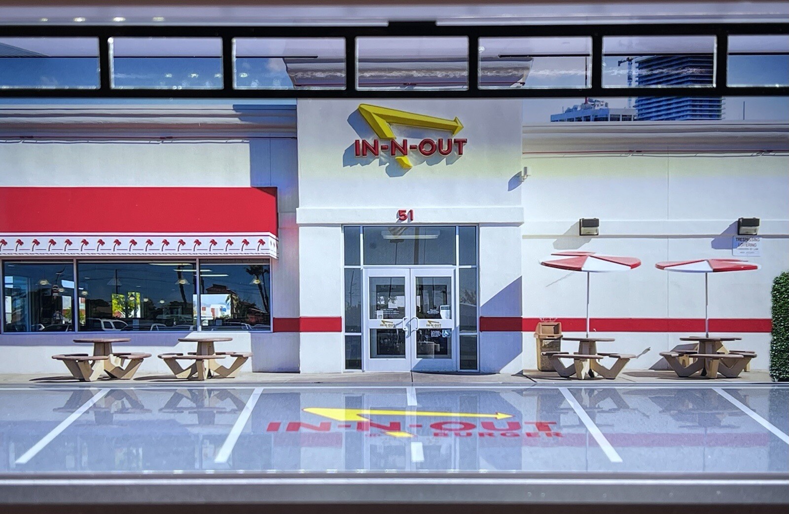 IN N OUT Theme 1:64 Model Garage Diorama LED Lighting! FAST SHIP! For ...
