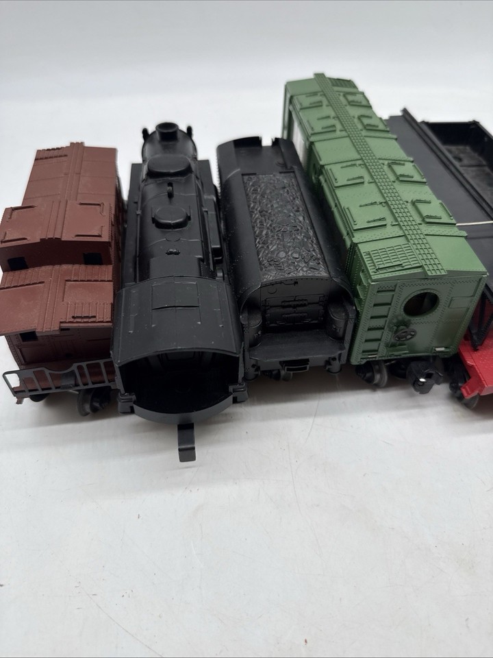 LIONEL Electric Train Set: #3435 Aquarium Car/#6175 Flatcar w/Rocket/No ...