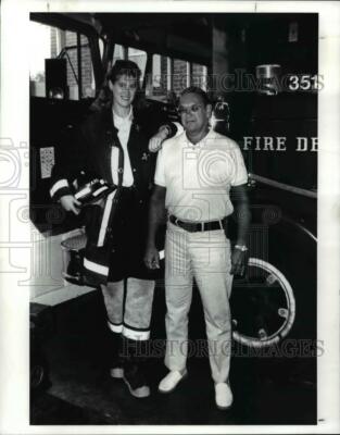 1991 Press Photo Vonda Ward Northfield Village Fire Dept. & Chief Frank ...