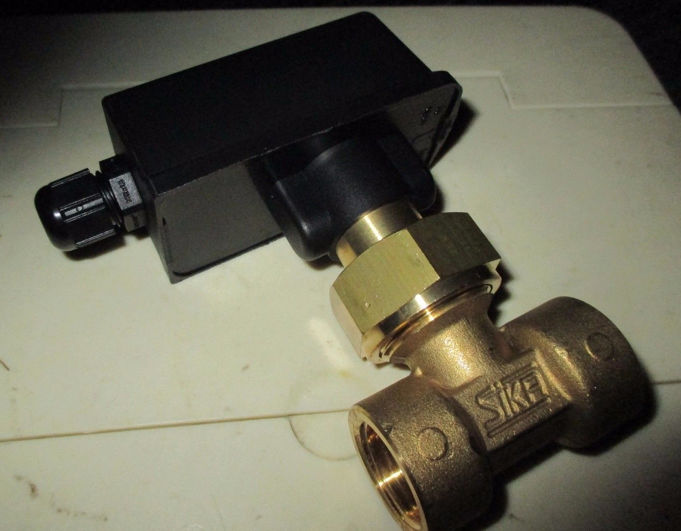 NEW SIKA FLOW CONTROL SWITCH VH315M2LEYBO56, SETPOINT 13.0 L/MIN, NOOP ...