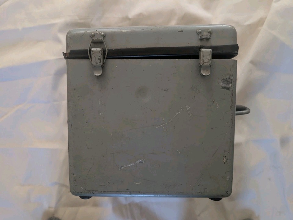 U.S. Navy Marine Coros. SG-117 URM-26B RF 115V 6 Band Signal Generator ...