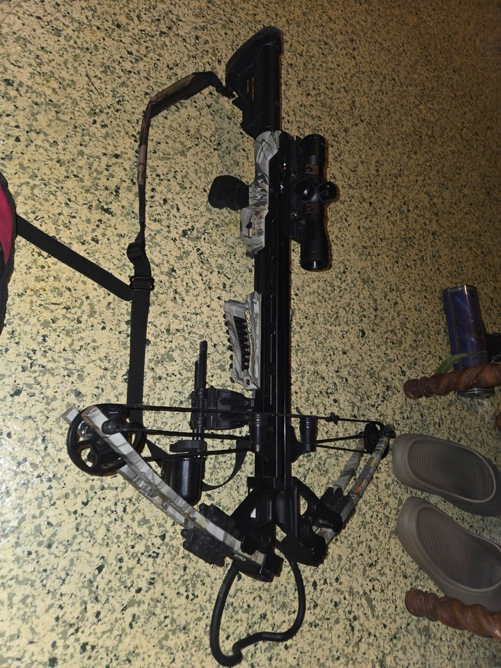 Center Point Sniper Elite 370 Crossbow With 9 Arrows | eBay