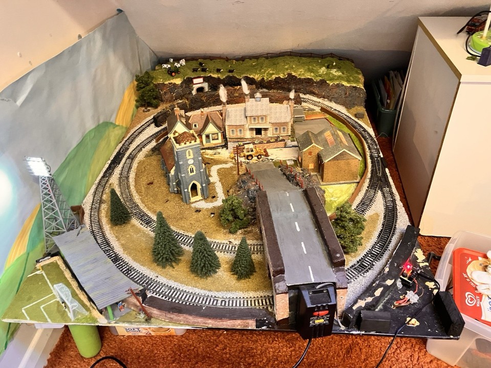 00 Gauge Scenic Model Railway Layout/ Train Set | eBay UK