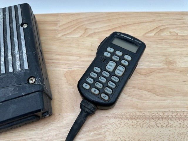 Motorola XTL 5000 DIGITAL MOBILE RADIO M20URS9PW1AN W/ Accessories ...