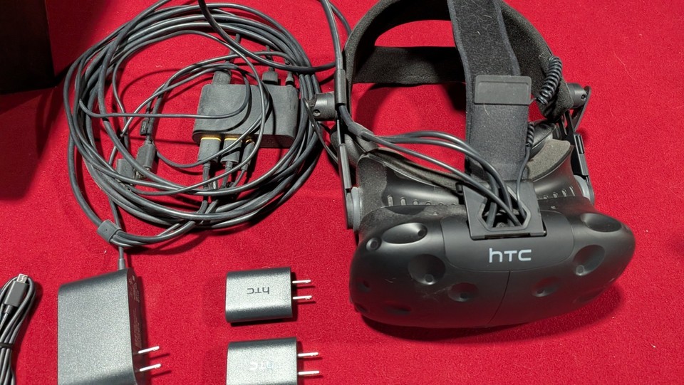 HTC Vive VR Headset Kit System Virtual Reality Complete Set - please ...
