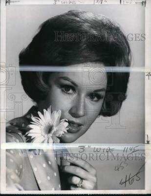 1966 Press Photo Actress Patricia Crowley in "Please Don't Eat the ...