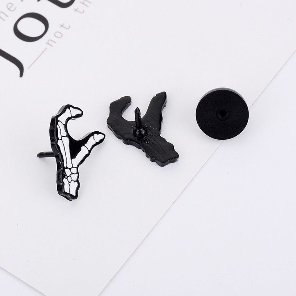 Bag Heart-Shaped Enamel Pin Brooches Pin White Skeleton Brooch Hand ...