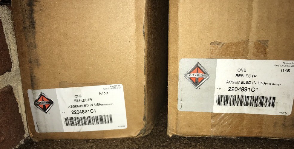 2 INTERNATIONAL REFLECTOR 2204891C1 Triangle Flare Kit Model | eBay