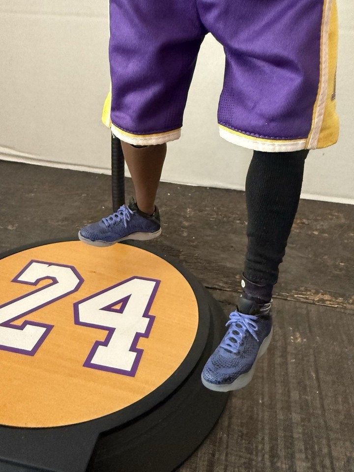 Enterbay LA Lakers Masterpiece Kobe Bryant #24 1:6 Scale Collector ...