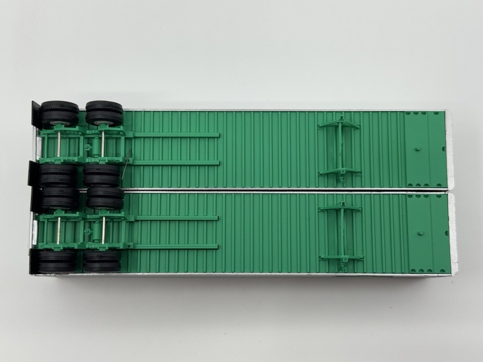 HO Athearn RTR 73269 Penn Central 40’ Beaded Z-Van Truck Trailers (2-Pack) PC | eBay