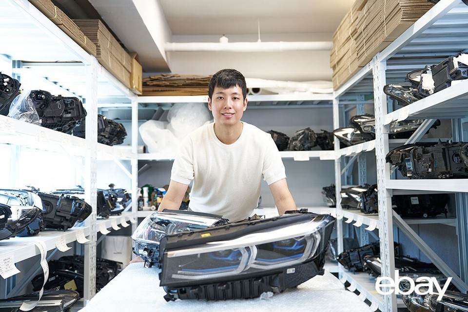 Mercedes-Benz C-Class W204 FL Bi-Xenon PAIR USED GENUINE A2048203539 ...