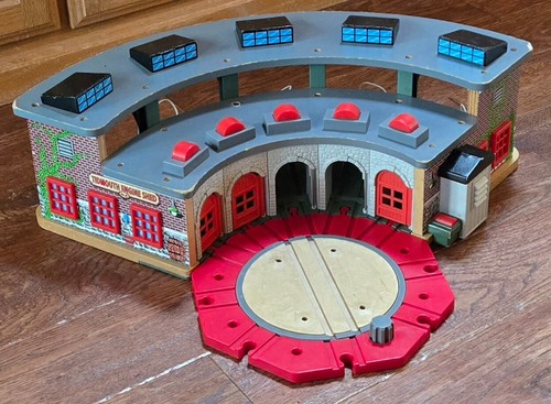 Thomas Wooden Railway Deluxe with Sounds 2004 Sheds Roundhouse ...