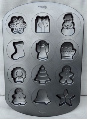 Wilton ~ 12-CAVITY COOKIE PAN ~ 12 Christmas Shapes ~ Dark Non-Stick ...