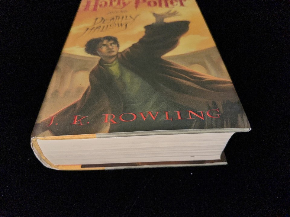 Daniel Radcliffe Signed Harry Potter Deathly Hallows Book Hard Cover ...