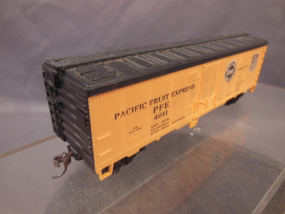 HO SCALE PFE 4011 40' REEFER | eBay