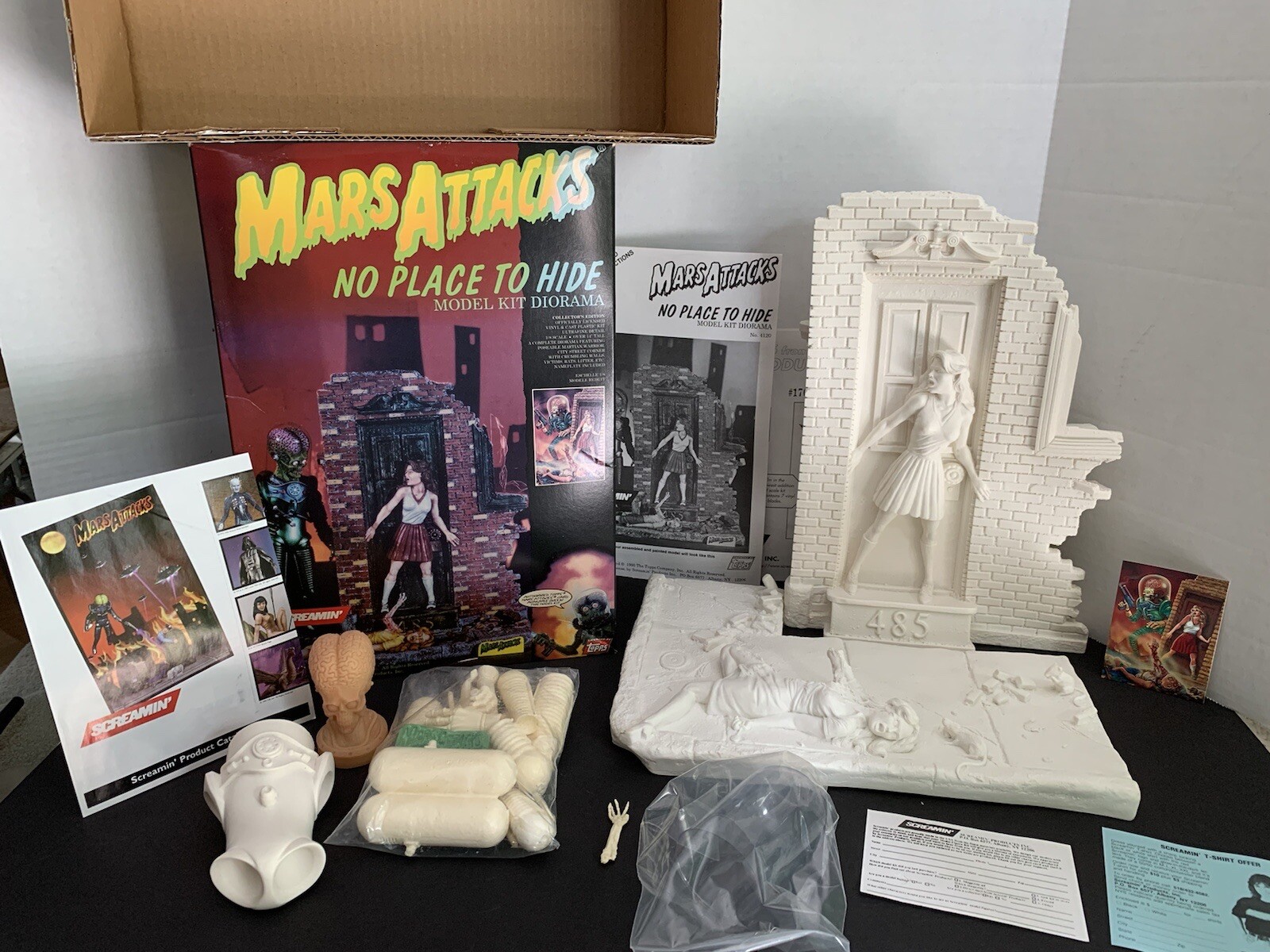 Vintage Screamin’ Mars Attacks No Place To Hide 1/8 Model Kit Diorama ...